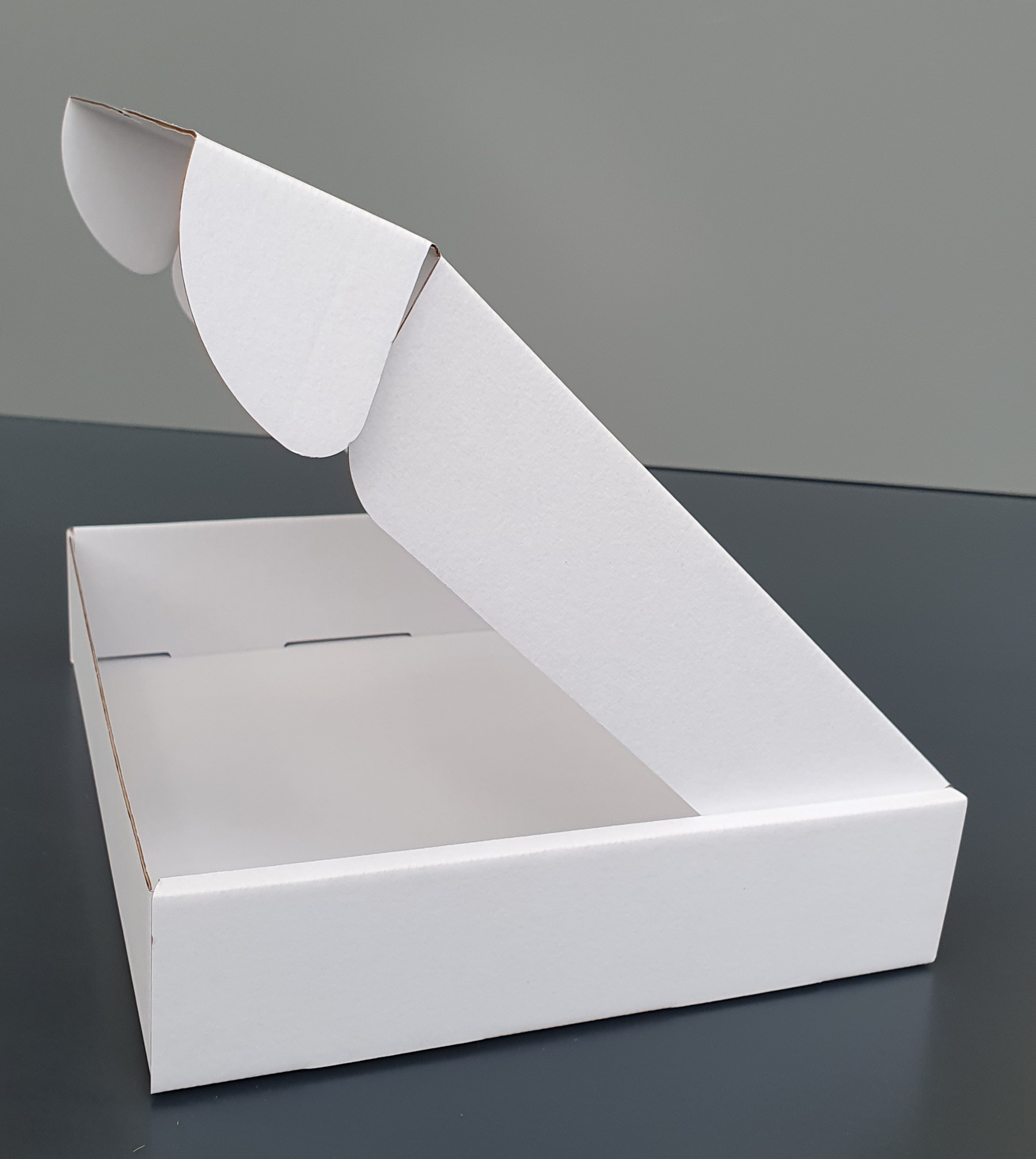 WHITE Die Cut Parcel Box e-Flute - 236 x 196 x 47mm - iDEALS UK ...